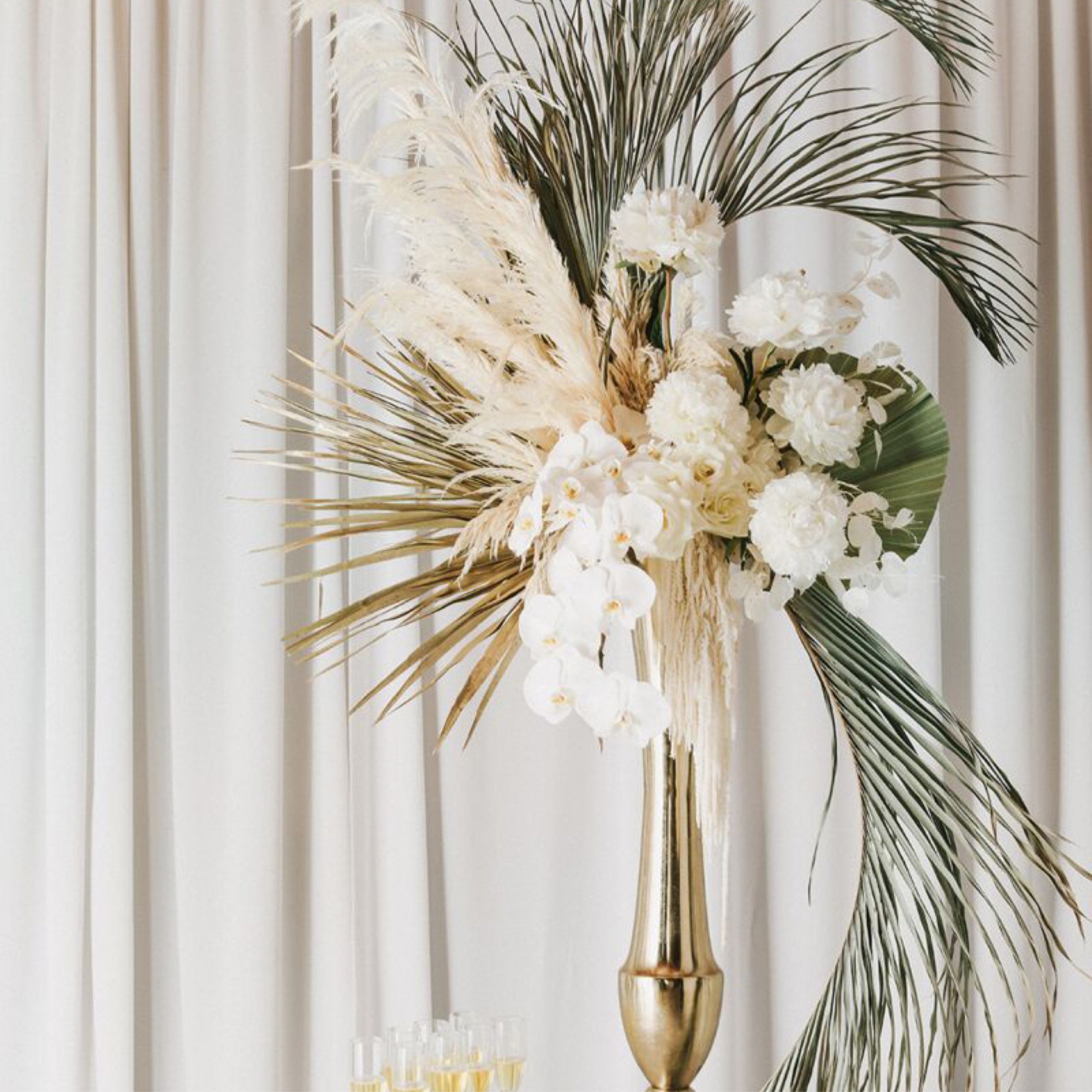 Wall Draping Stand Gold | The Finest Details