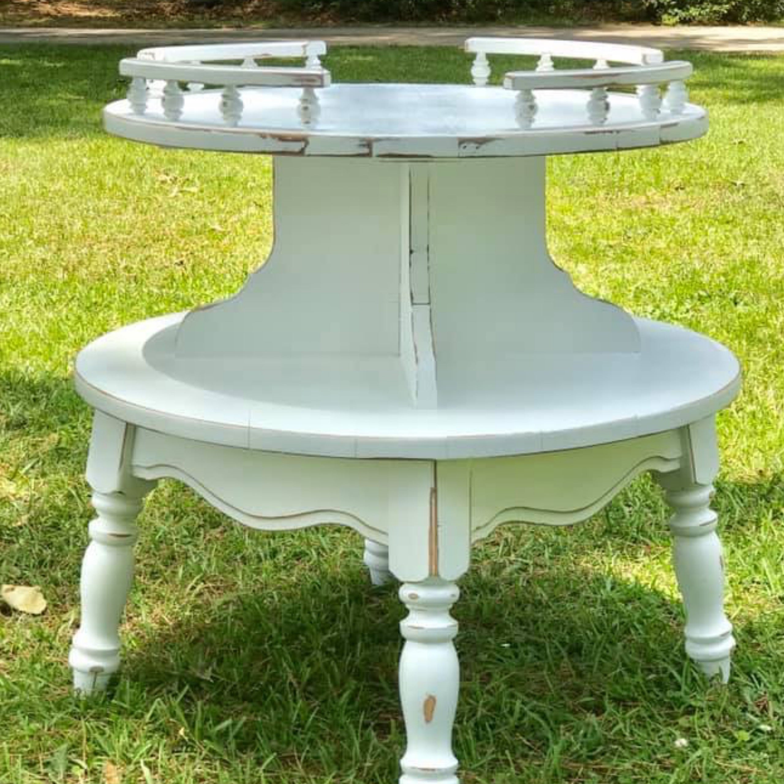 Display Antique Round Table | The Finest Details